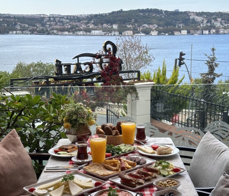 Kalabalık Bayram Kahvaltılarının Keyfi Cafe Crown Çubuklu’da Çıkar ...